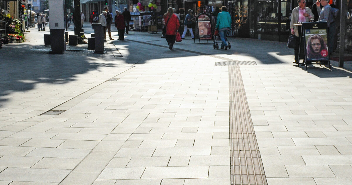 Noppen- und Rippenplatten | Blindenleitsysteme | Metten Stein+Design