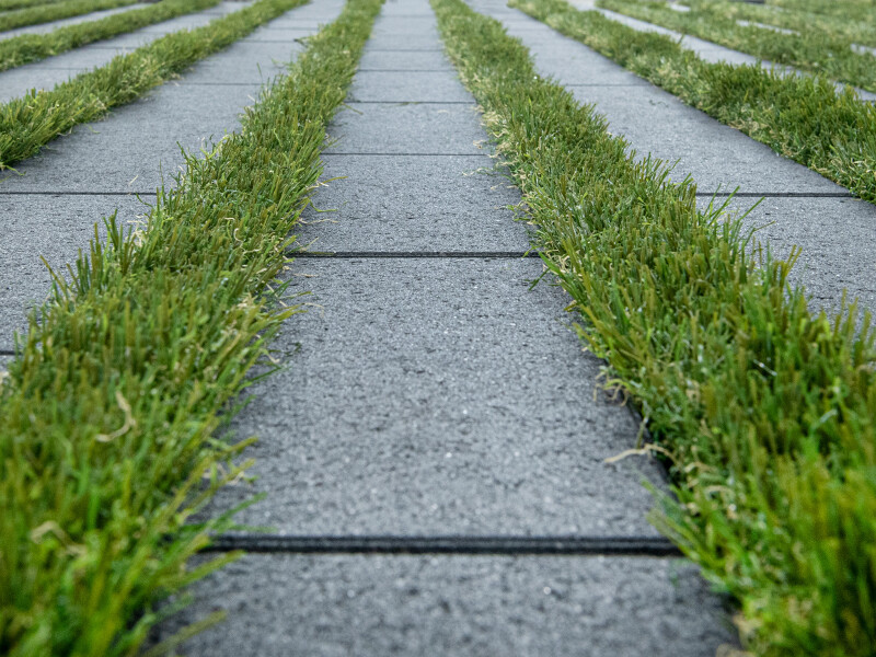 Rasenfugensteine für den öffentlichen Raum von Metten Stein+Design